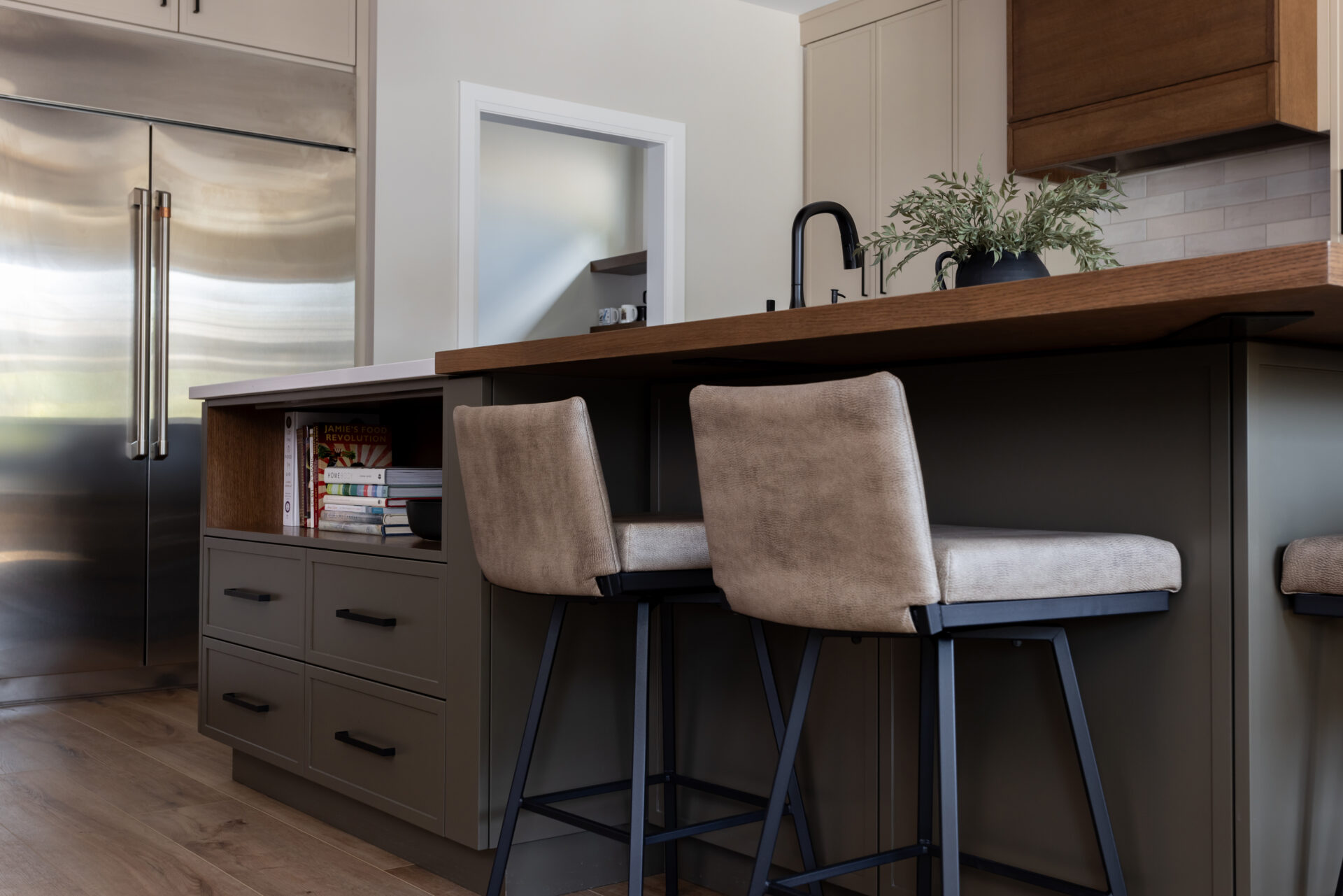 Red Oak Residence – Windmill Cabinet Shop Ltd.